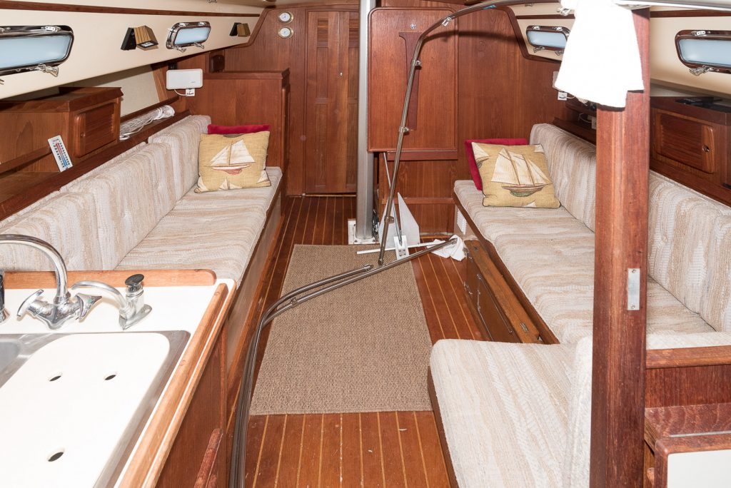 1988 Island Packet 31 Sail Boat for Auction